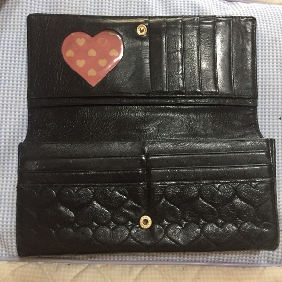 Lovcat | Bags | Lovcat Leather Heart Wallet Bifold Kiss Closure | Poshmark